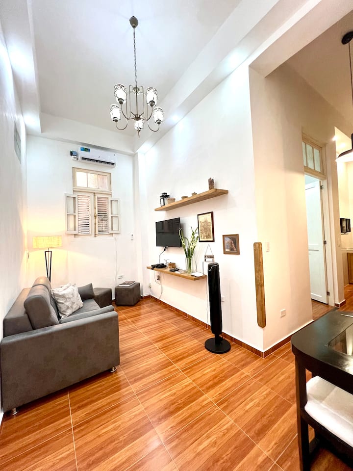 Cozy Apartment Steps From Plaza Vieja – Old Havana - La Havane