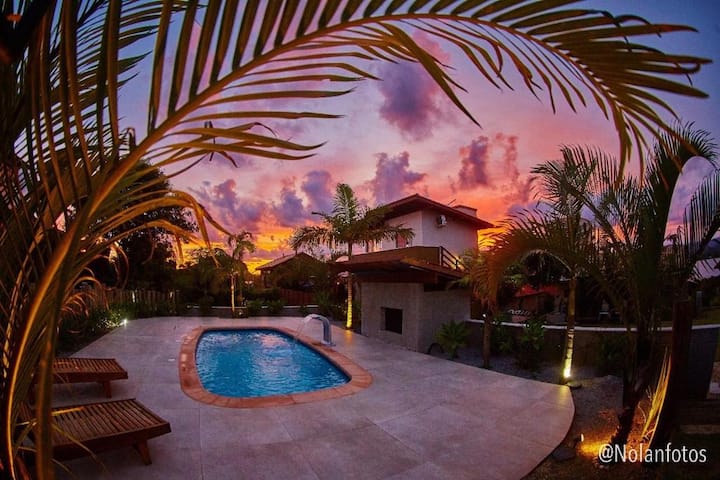 Apartamento Amplo Com Vista Piscina E Jardins. - Imbituba