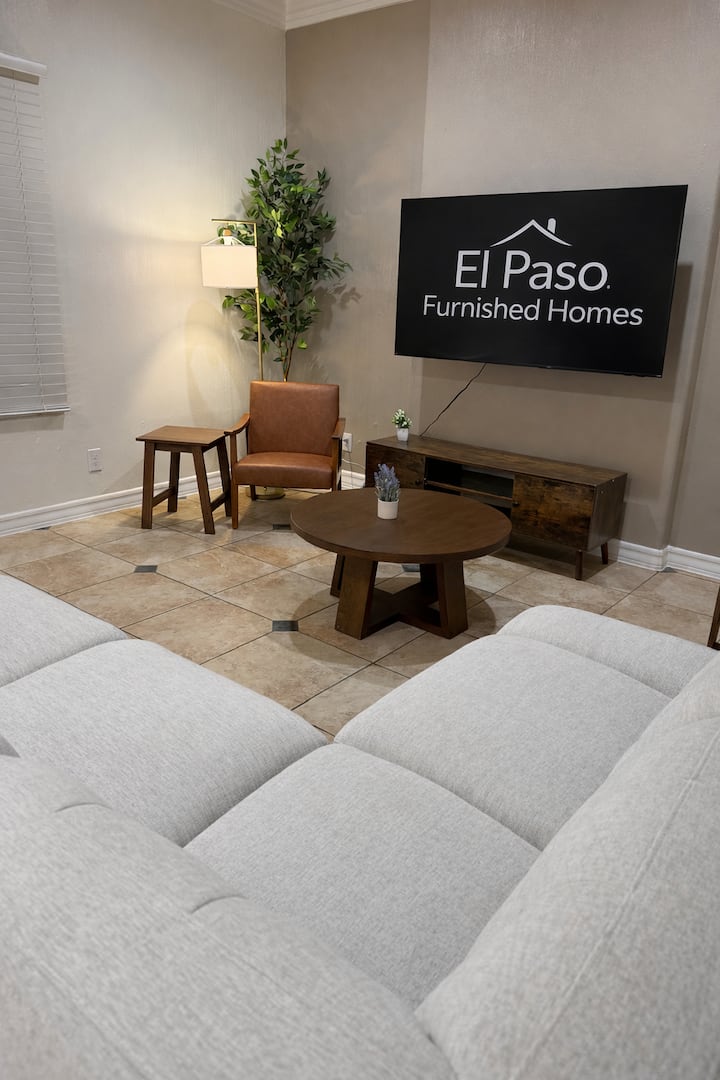 Spacious 2br W/ King Bed, Workspaces & Laundry - El Paso, TX