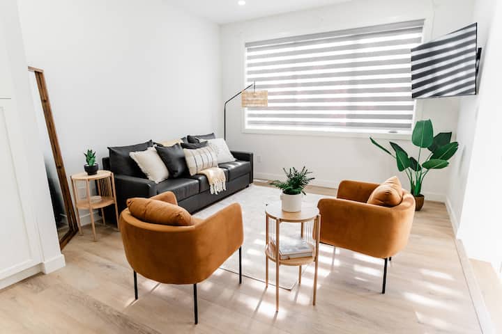 Comfy Retreat | Premium Location Home Stay - Winnipeg
