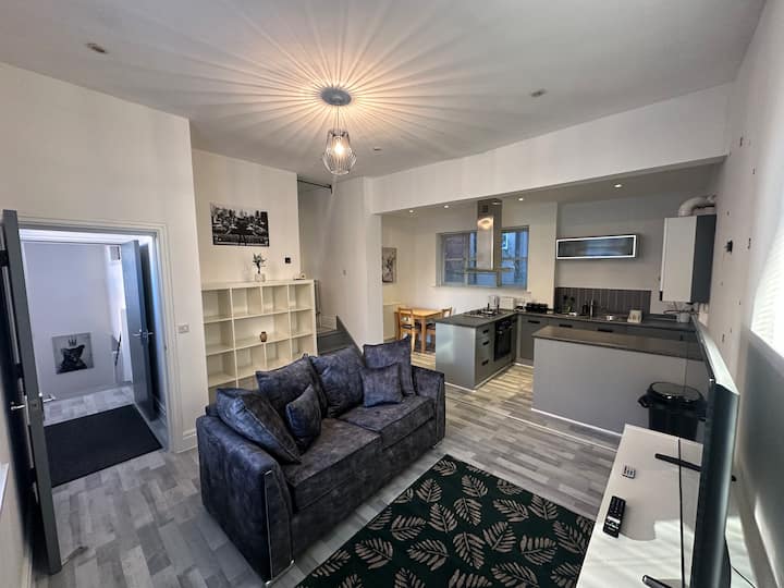 City Centre Flat | Walk To Train | Business Stays - Preston