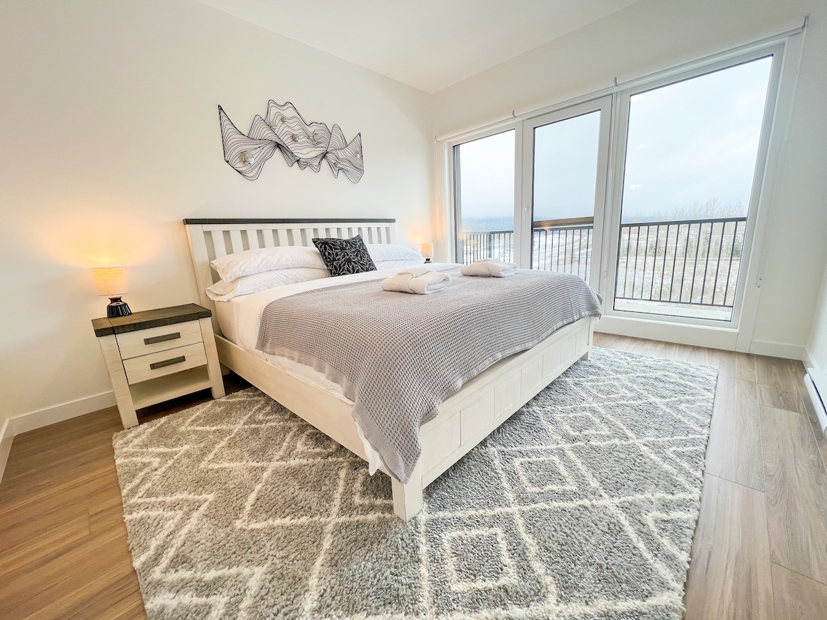Lofty Lookout- Top-Floor Downtown Condo with Views - Flats for Rent in ...