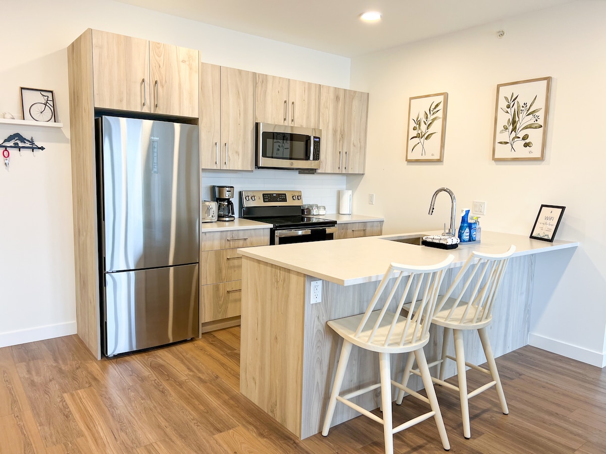 Lofty Lookout- Top-Floor Downtown Condo with Views - Flats for Rent in ...