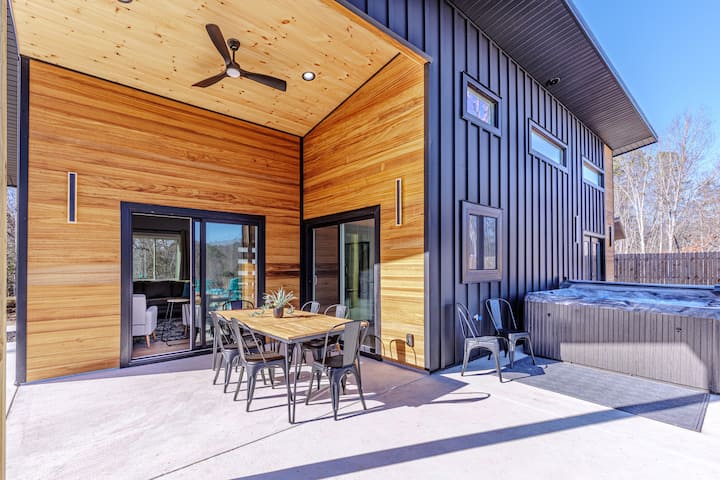 *New* Bear Retreat Mountain Getaway | Great Views! - Cherokee, NC