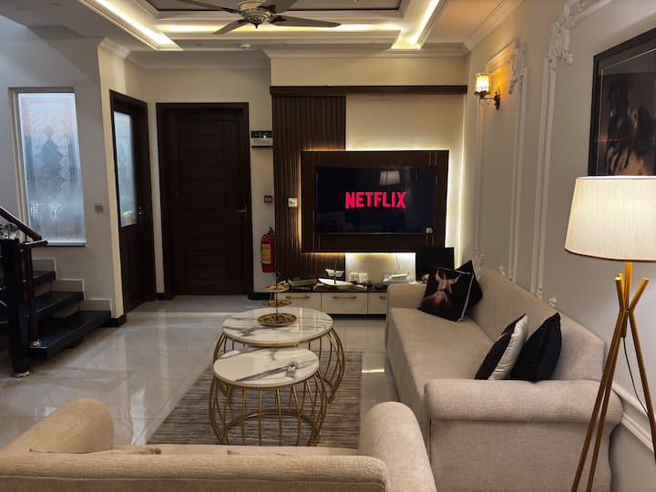 Elegant 3br Luxury Retreat Villa In Phase 9 - Lahore