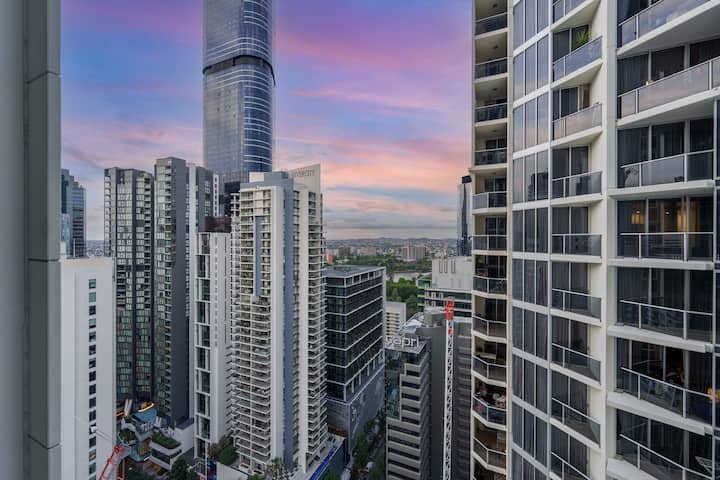 Dusk | Designer Sky Home W Pool, Parking & Views - Brisbane
