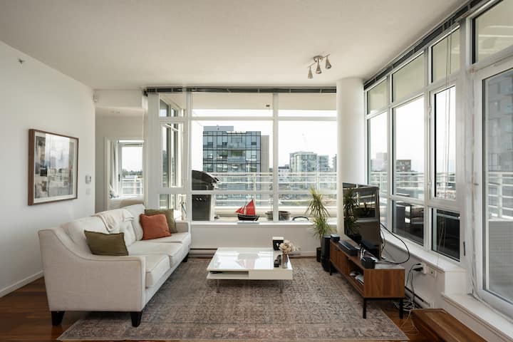 Downtown Victoria, Luxury, Sub-penthouse Oasis! - Victoria