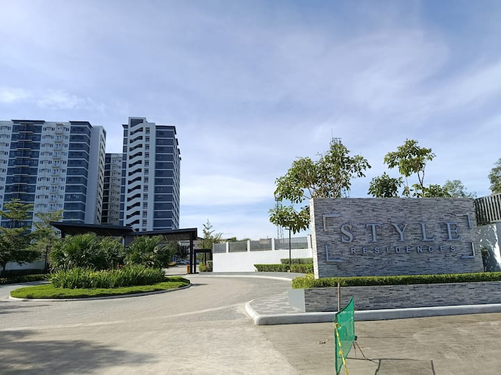 Smdc Condo Near Megaworld |Free Netflix + Internet - Iloilo City