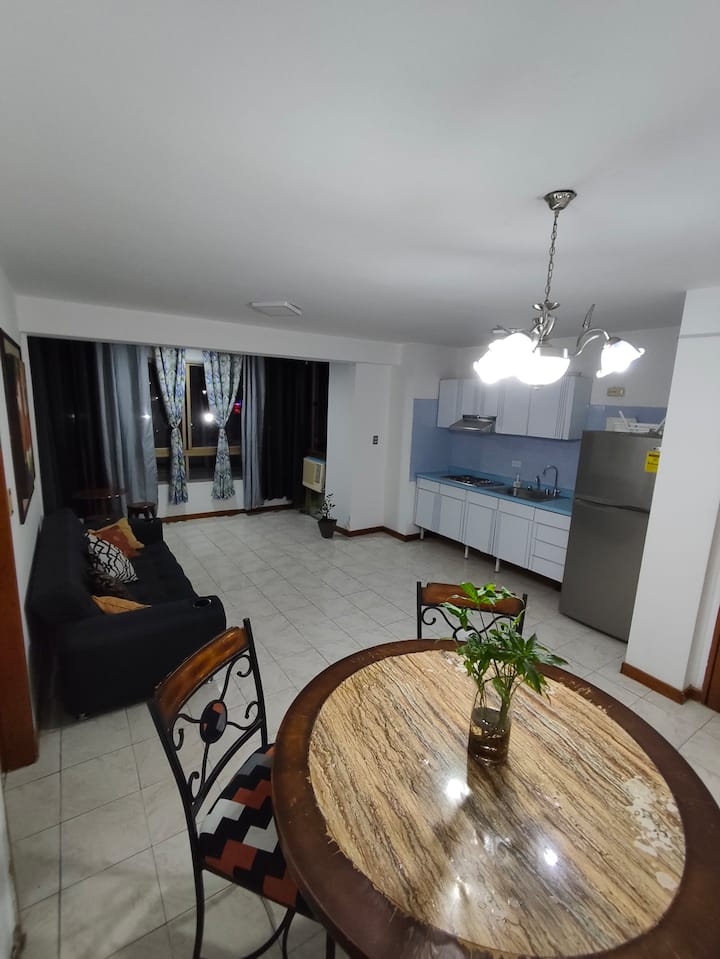 Agradable Apto De 1 Hab. Con Estacionamiento - Venezuela