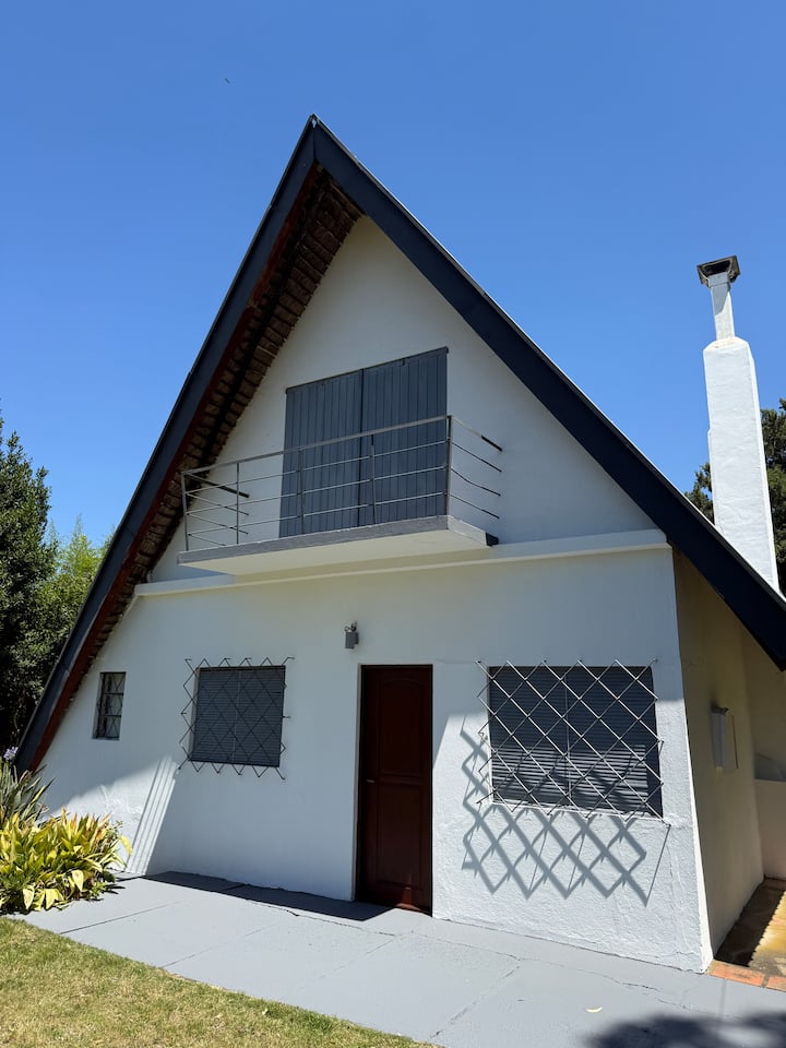 Casa En Playa Hermosa Sobre La Falda Del Cerro - Uruguay