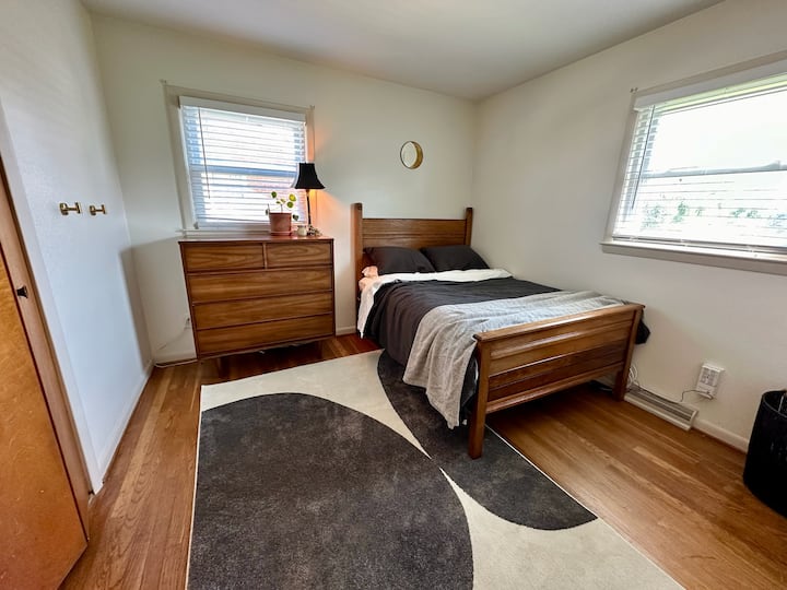 Soulful Mid-century Room In Communal House (1/3) - Lexington, KY