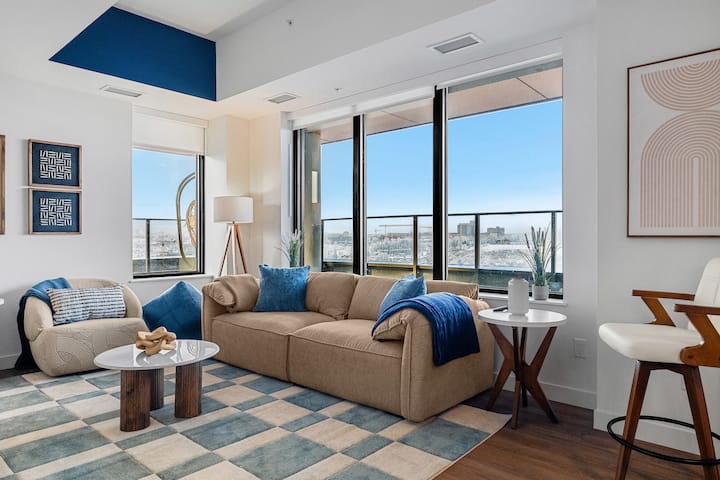 Dt Spacious And Vibrant | Kng Bed| Outdoor Patio - Calgary