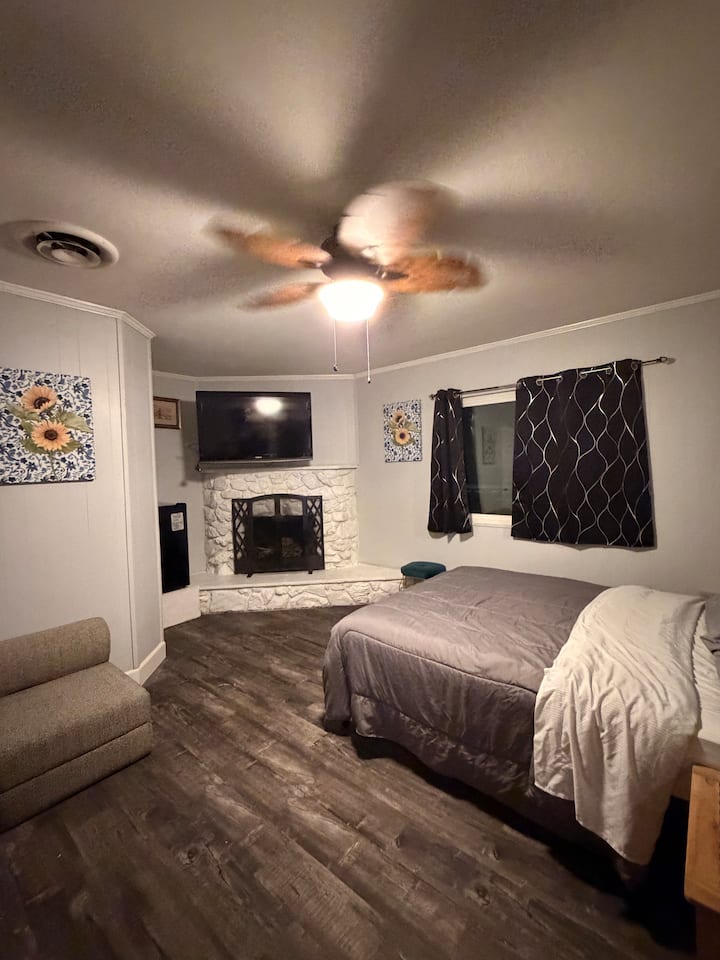 Snug Studio - オーバン, CA