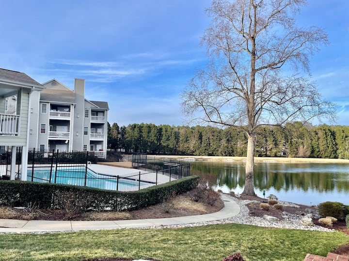 Lakeside Oasis + Pool, Lake Path, & Fast Wi-fi - 埃佩克斯