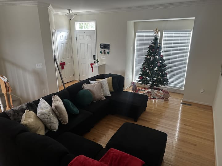 Spacious Townhome - Charlottesville, VA