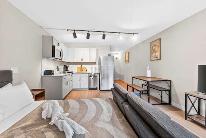 Capital Blvd Retreat | Near Downtown - Raleigh, NC