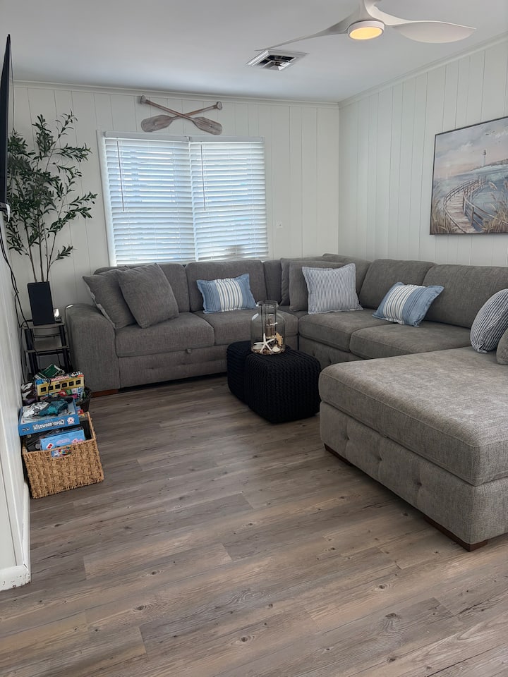 Classic Jersey Shore House 1 Block To Beach! - Stone Harbor, NJ