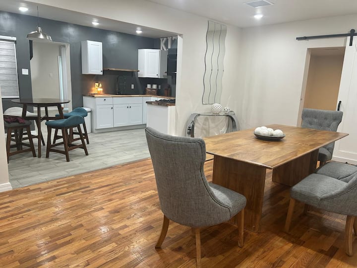 Spacious Modern 3br Retreat • 2 Baths - El Paso, TX