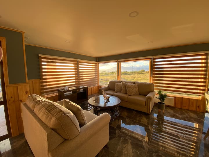 Hermosa Y Amplia Casa Para Un Descanso Absoluto - Puerto Natales