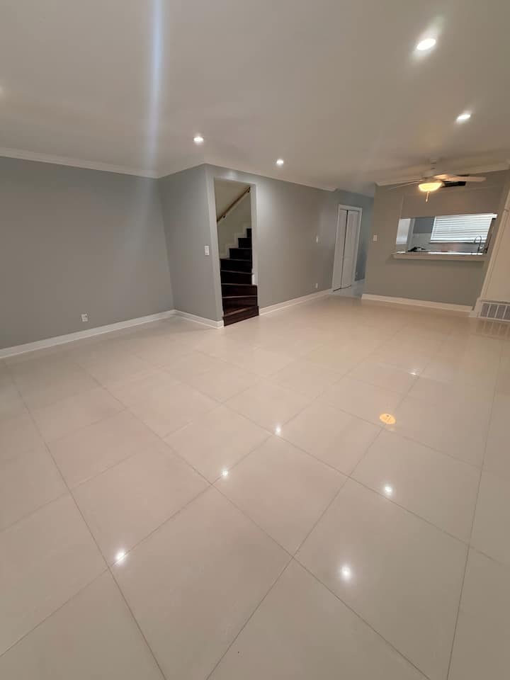 Spacious 2 Story Condo Near Galleria Htx - Bellaire, TX