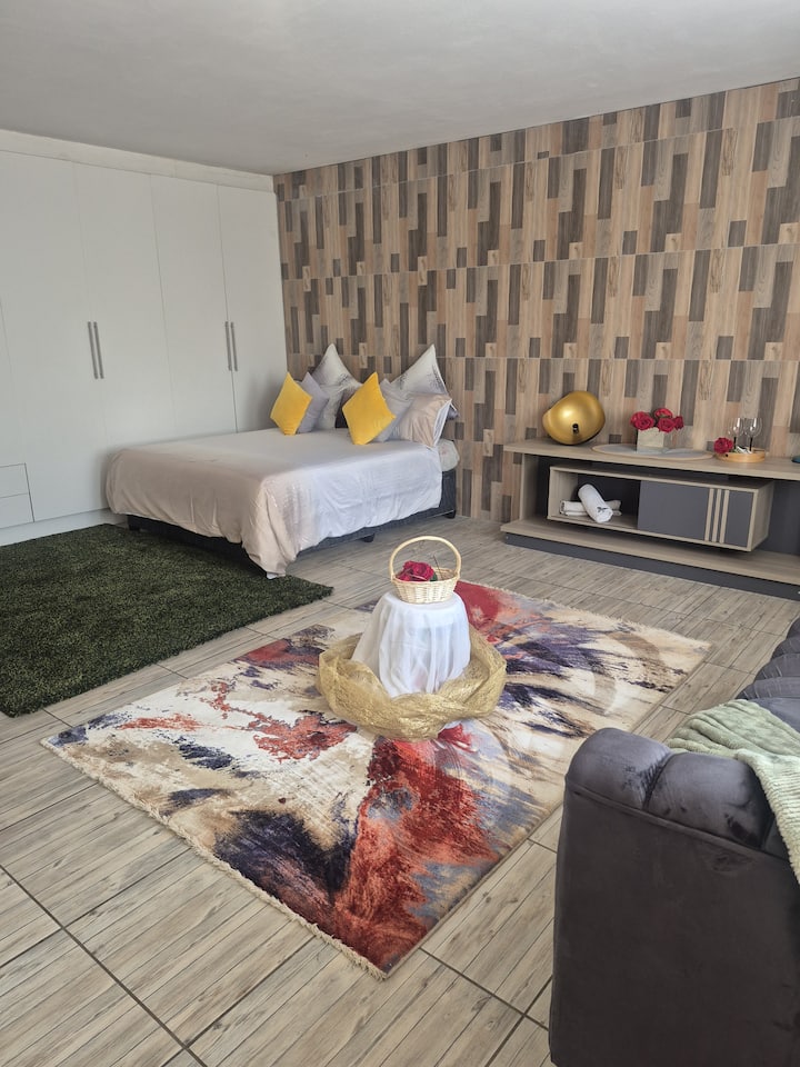 Modern Fully Furnished Studio - Mohau - Lenasia