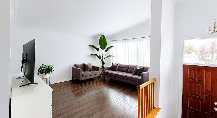 Beautiful Bungalow| Pool|2 Parking| Near Montreal - Longueuil