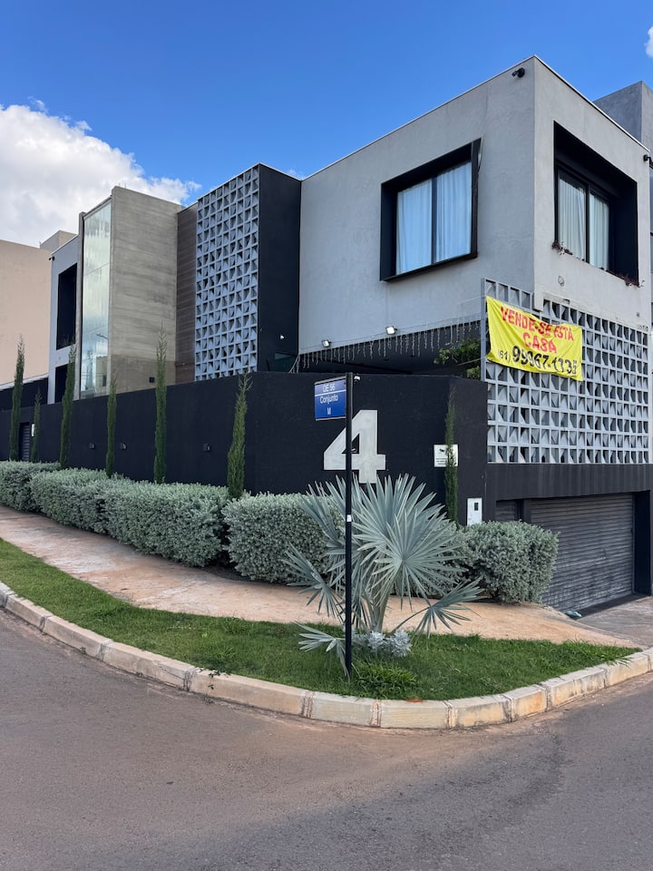 Casa De Alto Padrão Em Brasília 4 Suítes, Piscina - Brasilia City