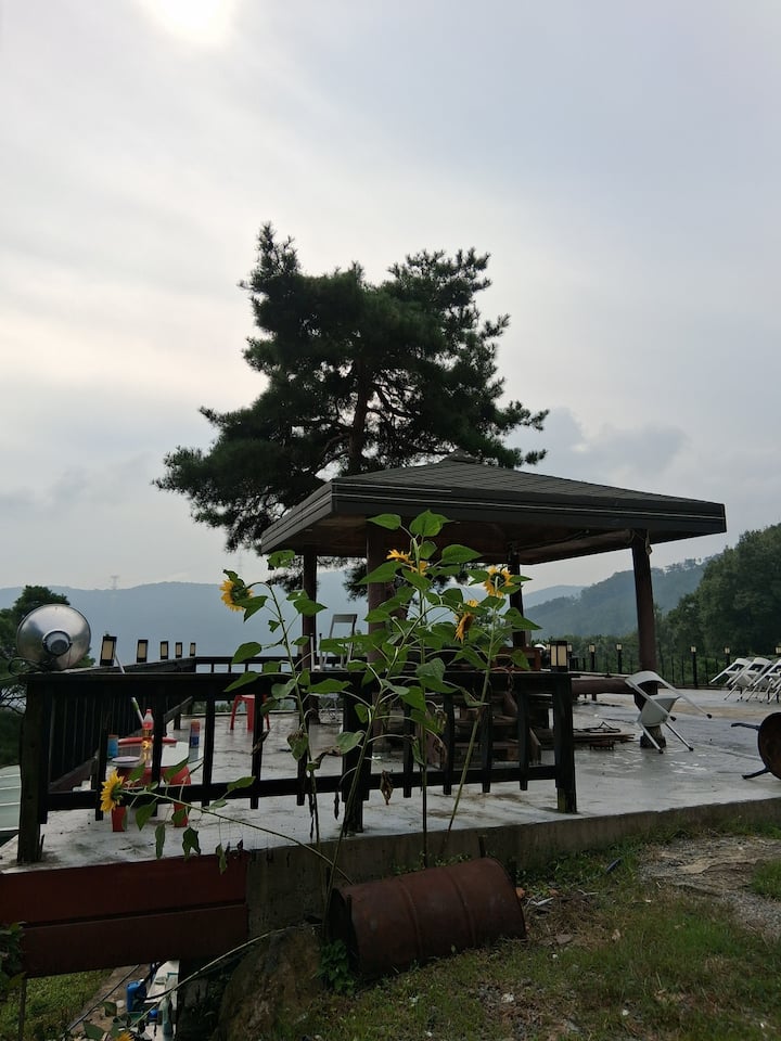 솔과바람펜션/노래방/불멍/애견불가/그릴.항아리바베큐/ - 진천군