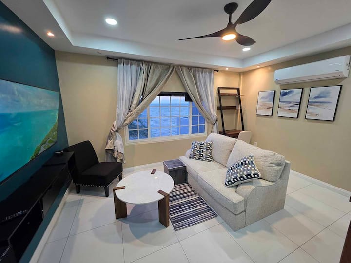 Di Beach House 1 Bedroom - 3rd Floor - Yes Beach! - Belize