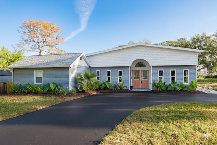 Luxury Waterfront Living - New Port Richey, FL