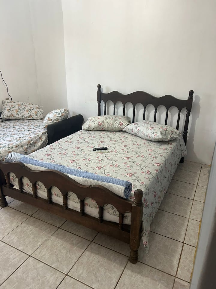 Hospedagem Particular, Acomoda 4 Pessoas Ou Mais - São Gabriel