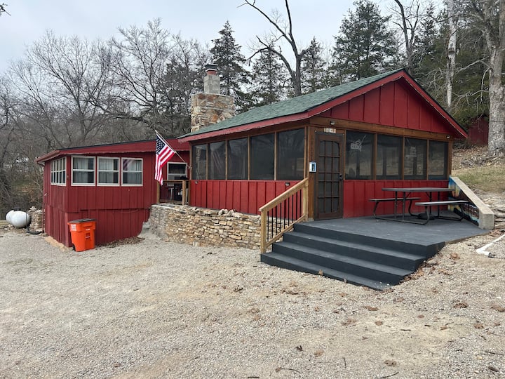 Relaxing Rustic Cabin Near The Lake - Emerald Beach, MO