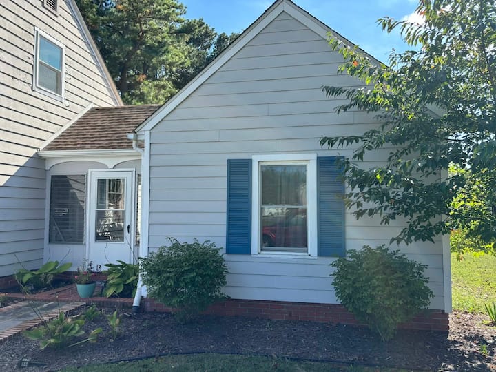 Cozy Cottage W/ Loft Bedroom, Kitchen & Porch - Salisbury, MD