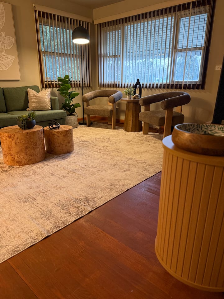 Modern Cozy Home Near Great Lakes Naval Base - Waukegan, IL