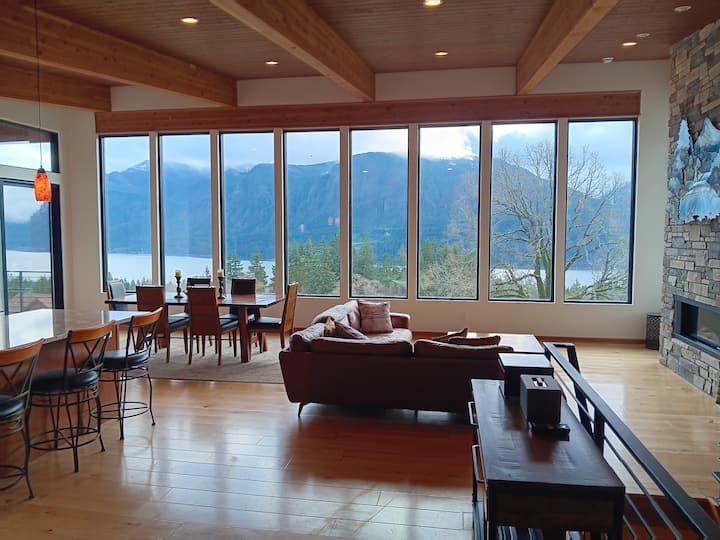 Modern Home With Epic View Of River And Mountains - Carson, WA