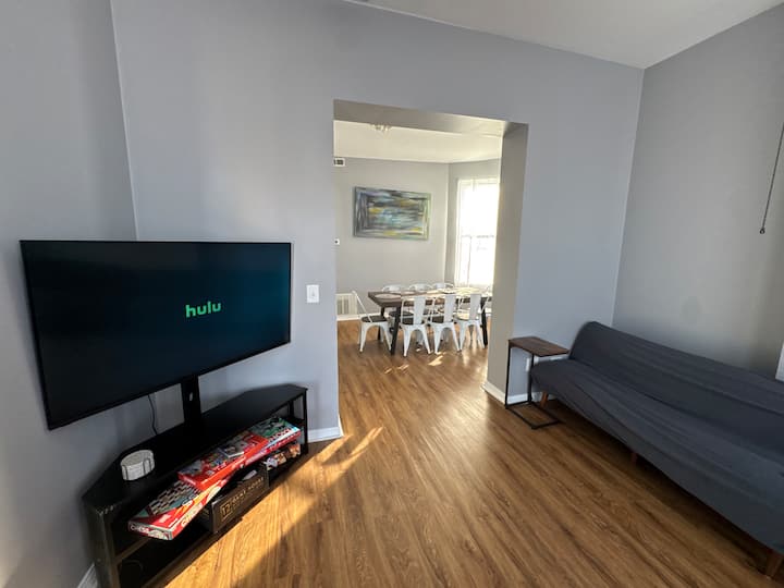 Home Away From Home Near Downtown - Chicago