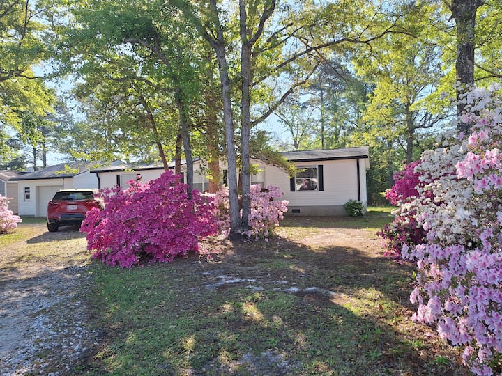 Open Concept Home Close To Beaches - Sneads Ferry, NC