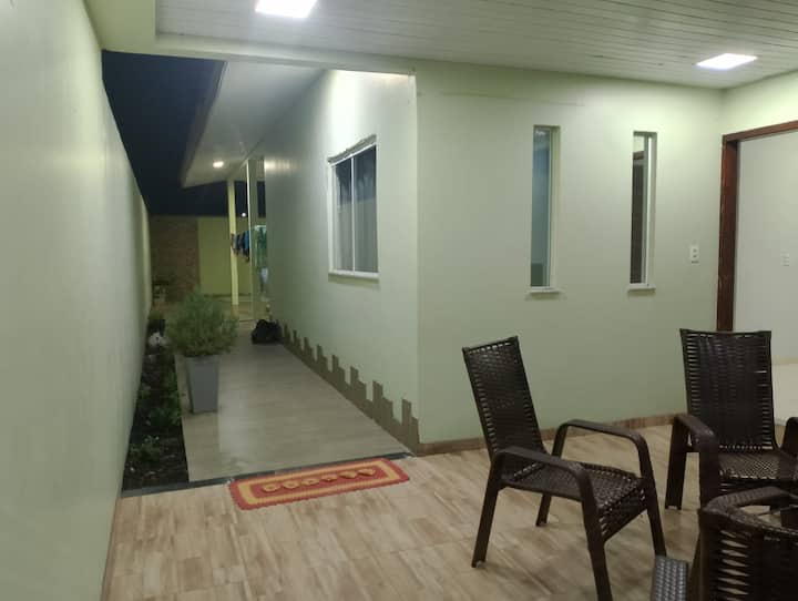 Casa Aconchegante, Ampla Com Excelente Localização - 桑塔納