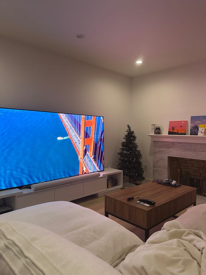 Modern Room: Mins Walking To Caltrain & Downtown - San Mateo, CA