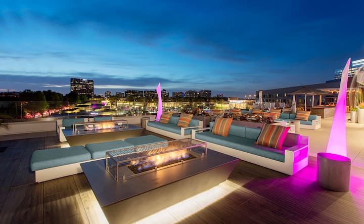 Resort-style Luxury Amenities + Pool In Irvine - Irvine, CA