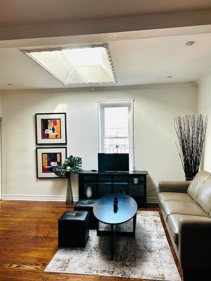 Bright & Spacious 2br-1min To Lansdowne Ttc - Toronto