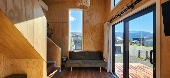 Summit Studio | Lofted Tiny Stay With Epic Views - Te Anau