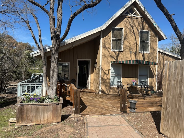 Rock Creek Cottage - Salado, TX