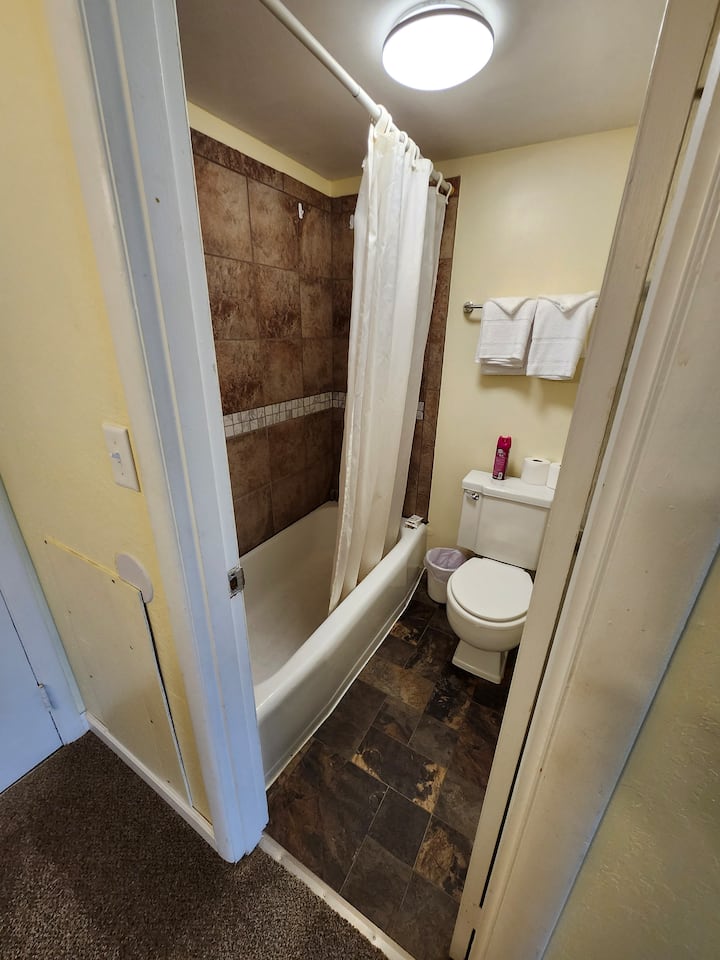 Queen Studio @ Twin Lakes Inn #202 - Bull Shoals, AR