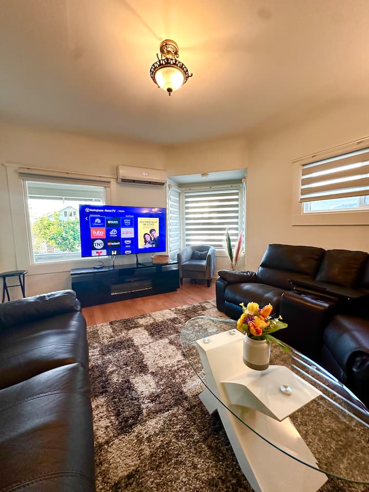*Best Choice* Spacious Cozy Ktown House - Los Angeles, CA