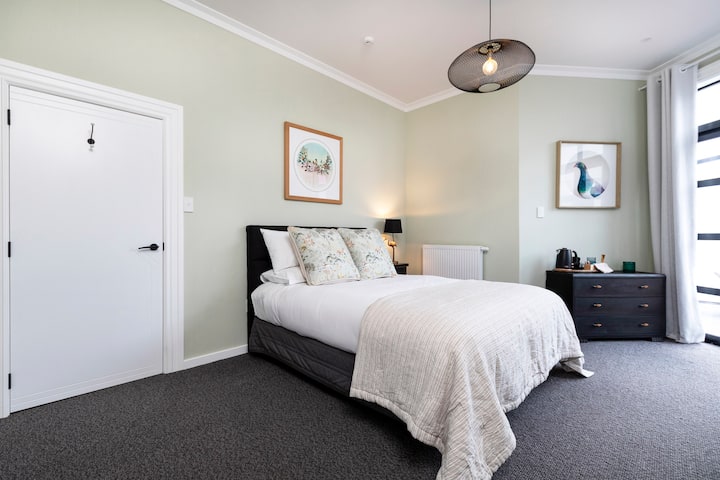 The Deco Retreat - Emerald Room (Ensuite & Room) - Hāwera