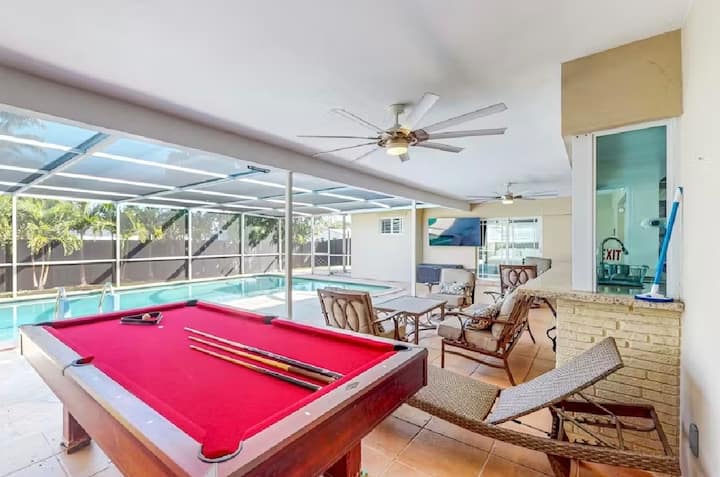 Azure Poolside Retreat . Private Pool & Outdoor Lo - 할리우드