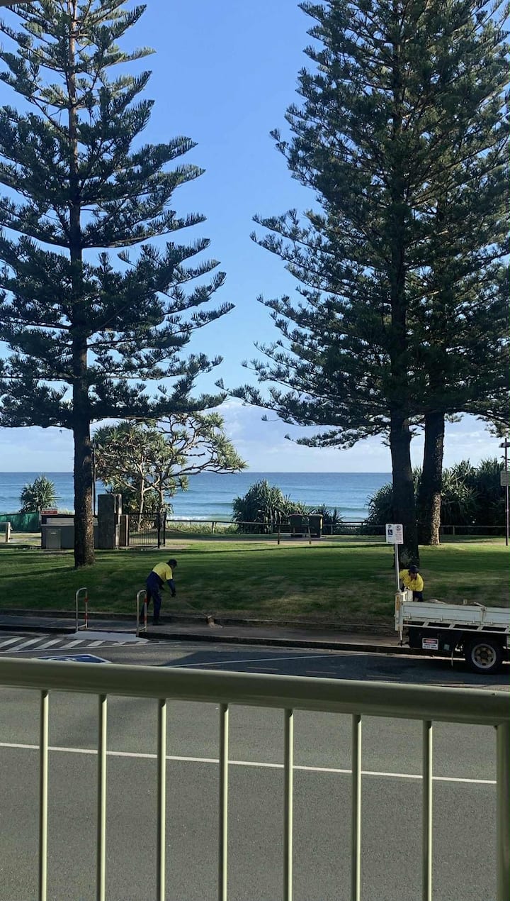 Private Room With Stunning Ocean View - Coolangatta
