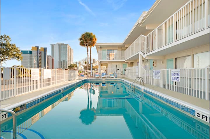 Guest Favorite • 2q+sofa • Sleeps 6 • Fin’s Inn - Myrtle Beach, SC