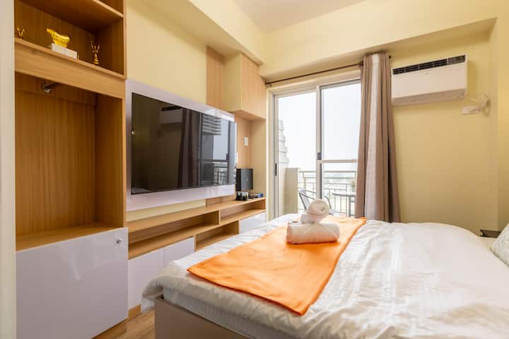 Breezy Beige Place For 3 | Sofa Bed+ Netflix & Ps4 - Quezon City